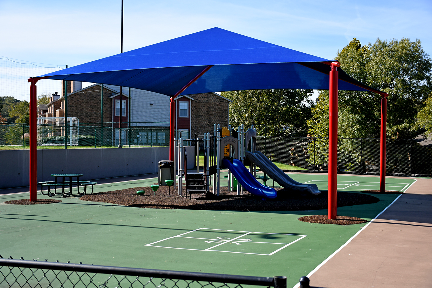 Hip Square Shade - Hercules Incorporated